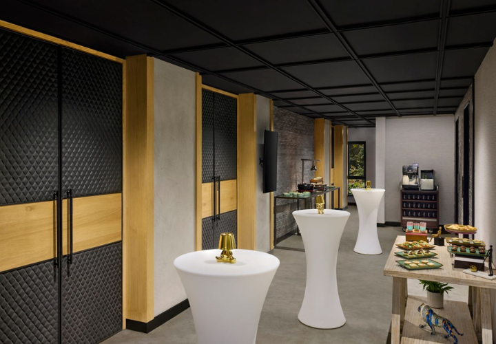 moxy mumbai in mumbai call to venue cts no 711 plot no b 38 oshiwara ...