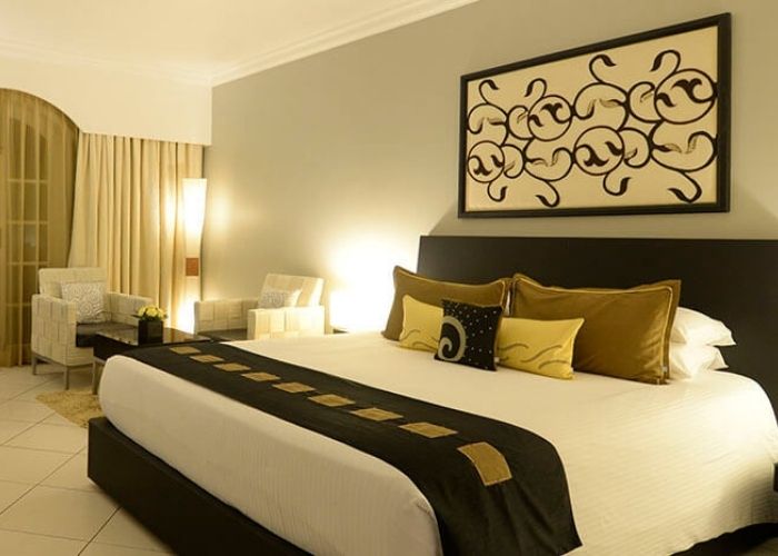 THE ZURI DELUXE ROOM