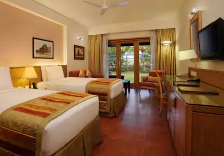 Twin Lagoon Pool Patio Room